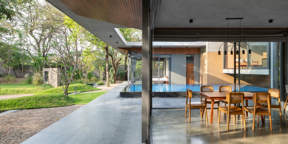 This retreat home in Ahmedabad by Modo Designs dissolves into the ...