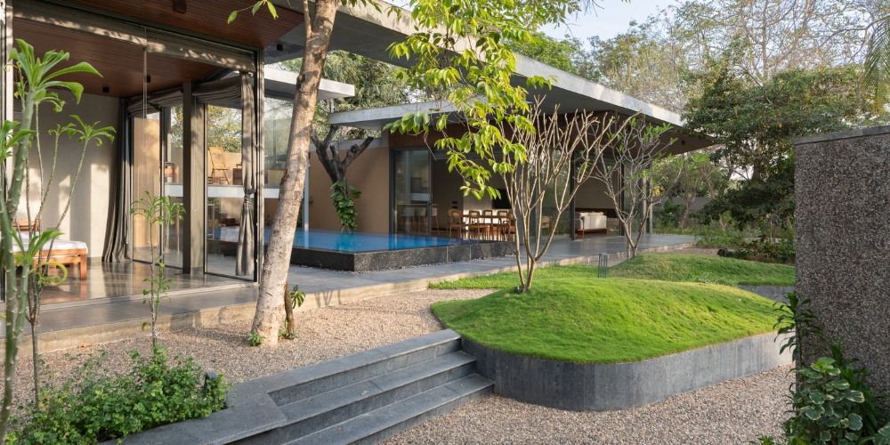 This retreat home in Ahmedabad by Modo Designs dissolves into the ...