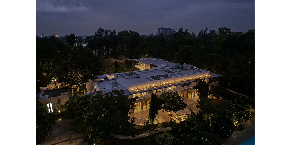 A luminal tale of light and shadow in a New Delhi residence by ...