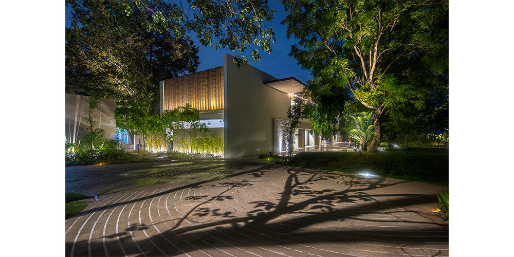 A luminal tale of light and shadow in a New Delhi residence by ...