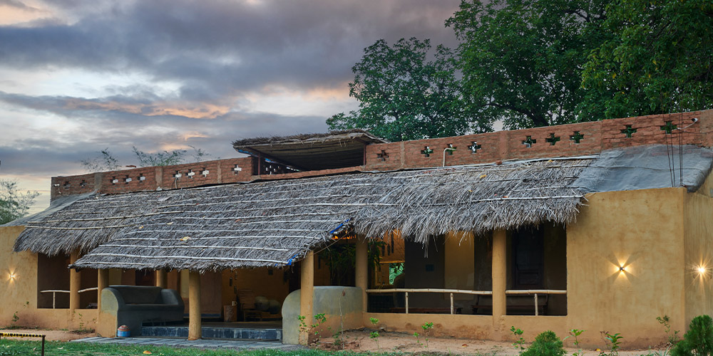About a earthy famrhouse designed in Chattisgarh by Curious Hues