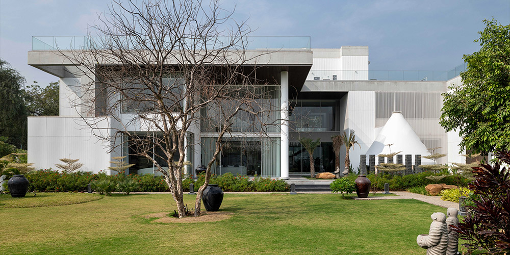 tHE gRID Architects sculpts a pristine villa in Ahmedabad