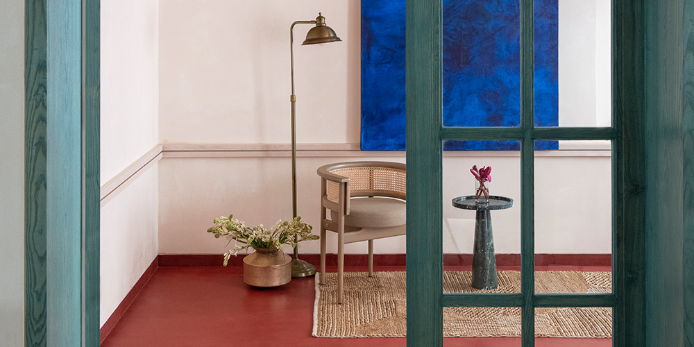 tosh designs a striking Vadodara art gallery within a workspace