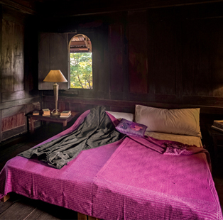 Drift Wood: A simple timber story for your bedroom